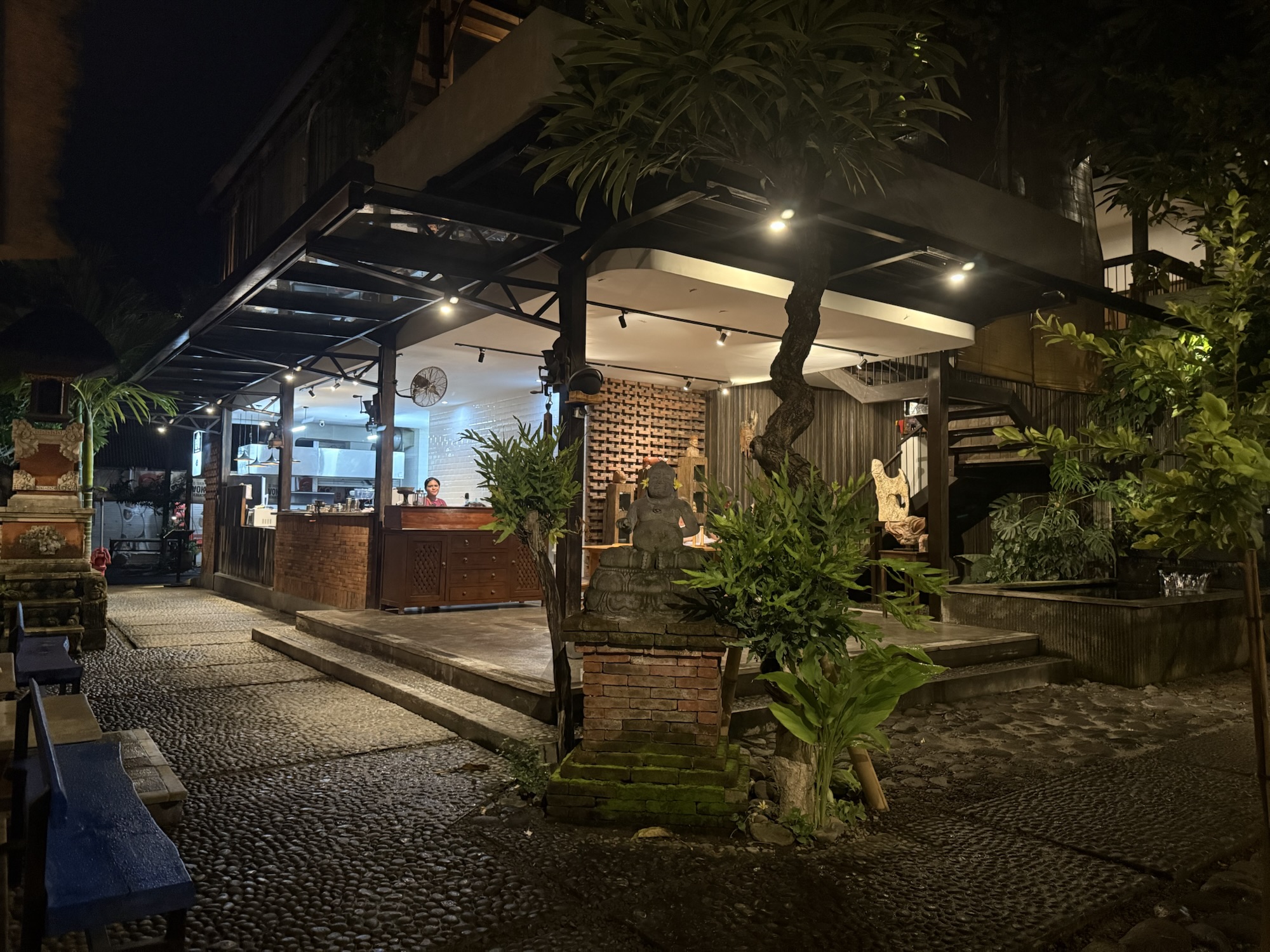 【伝統的な古民家レストラン】バリの雰囲気感じられるWarung Saroはオススメ度高 | バリ島好きだもの